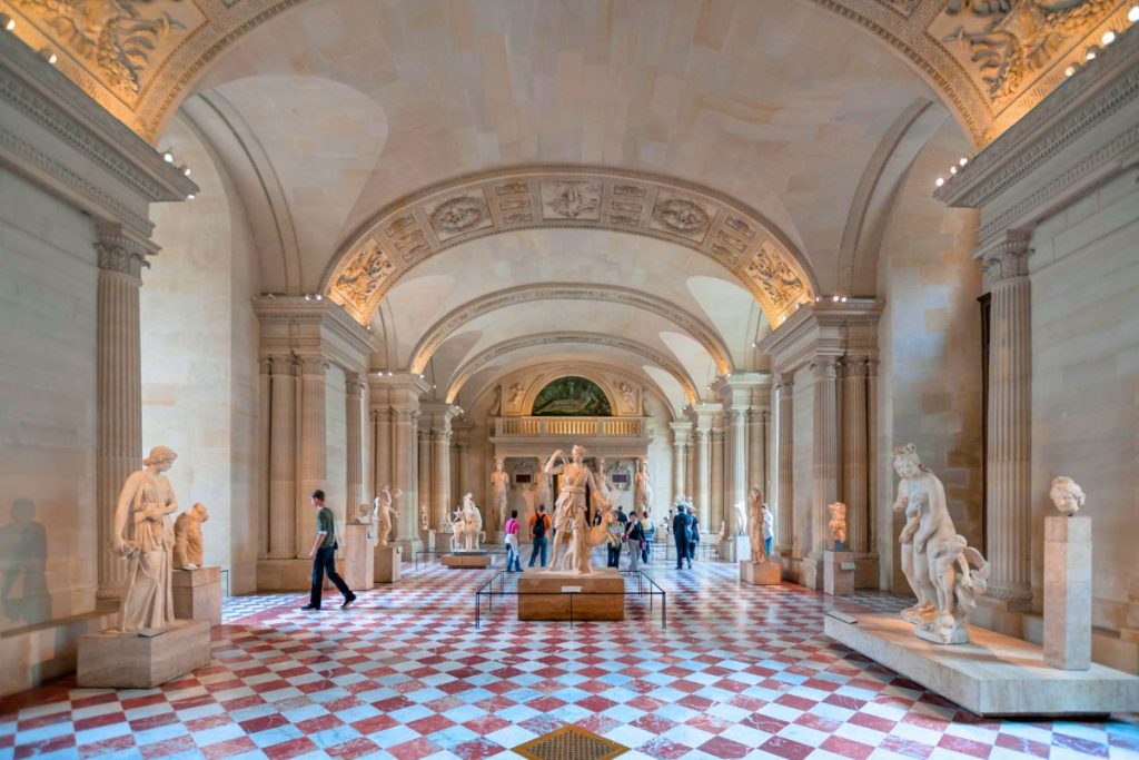 Wat zijn de beste rondleidingen door het Louvre?