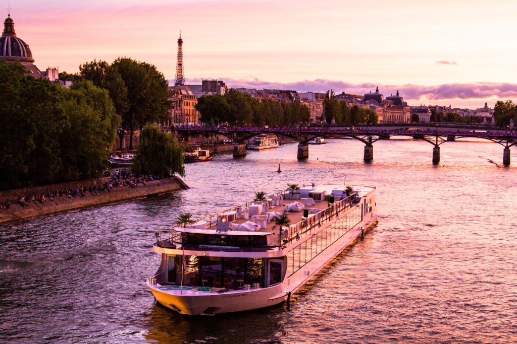 15 Best Seine River Dinner Cruises in Paris for an Unparalleled Dining Experience